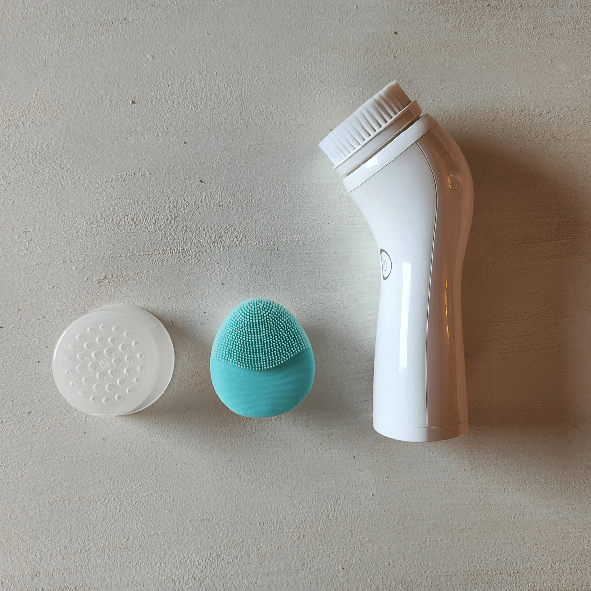 SKINREVERSE® SOFTSONIC: Patented Sonic Facial Cleanser